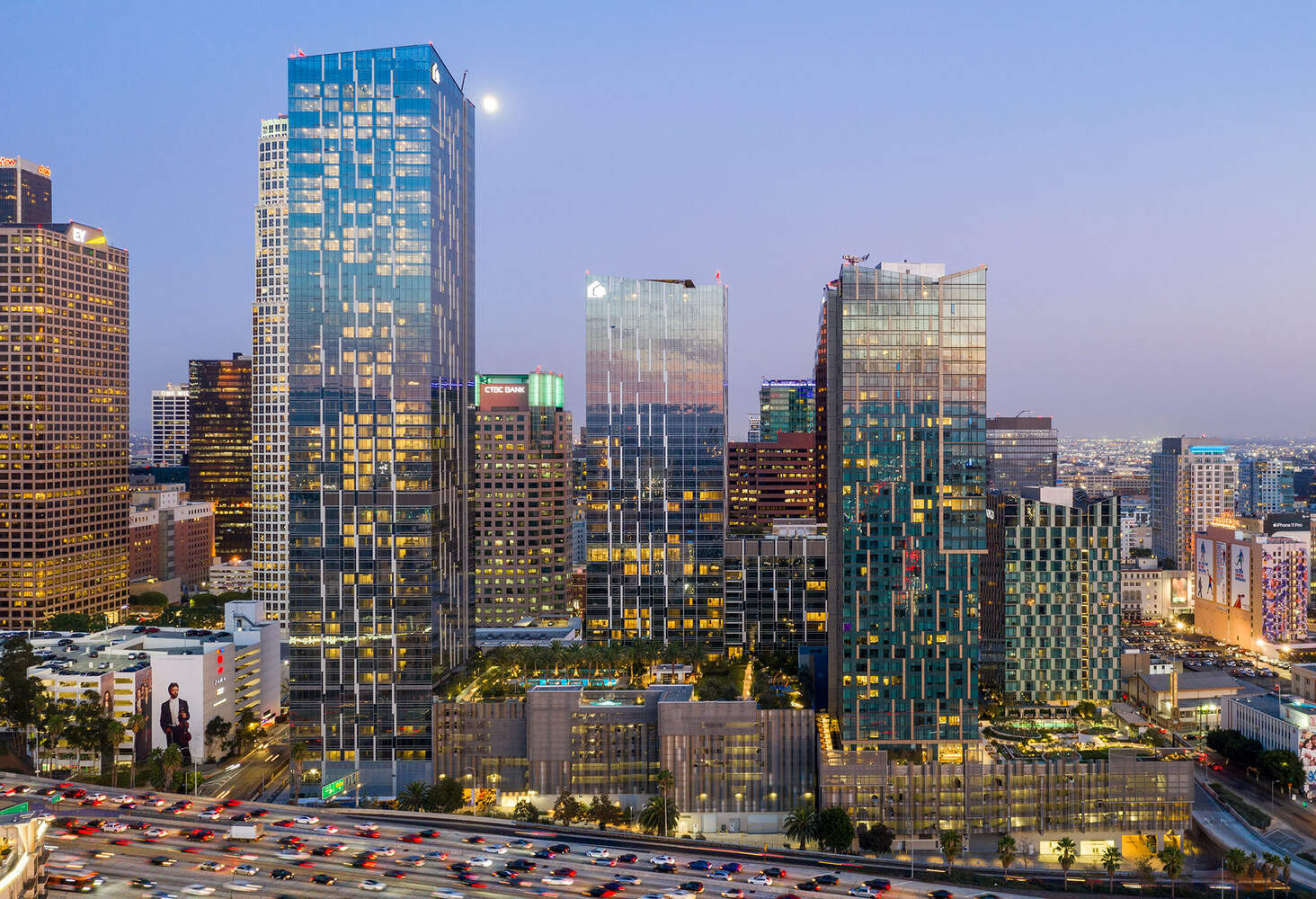 Metropolis | Home Amidst Sweeping, Sky‑High Views